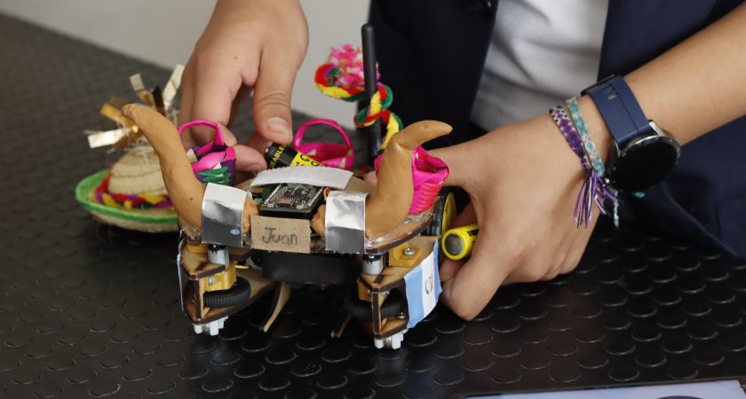 TECNOLOGÍA EN TUS MANOS – Liceo TEC